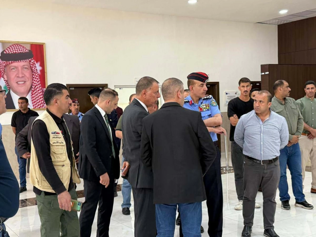 Interior minister visits Jaber border crossing | Jordan Times
