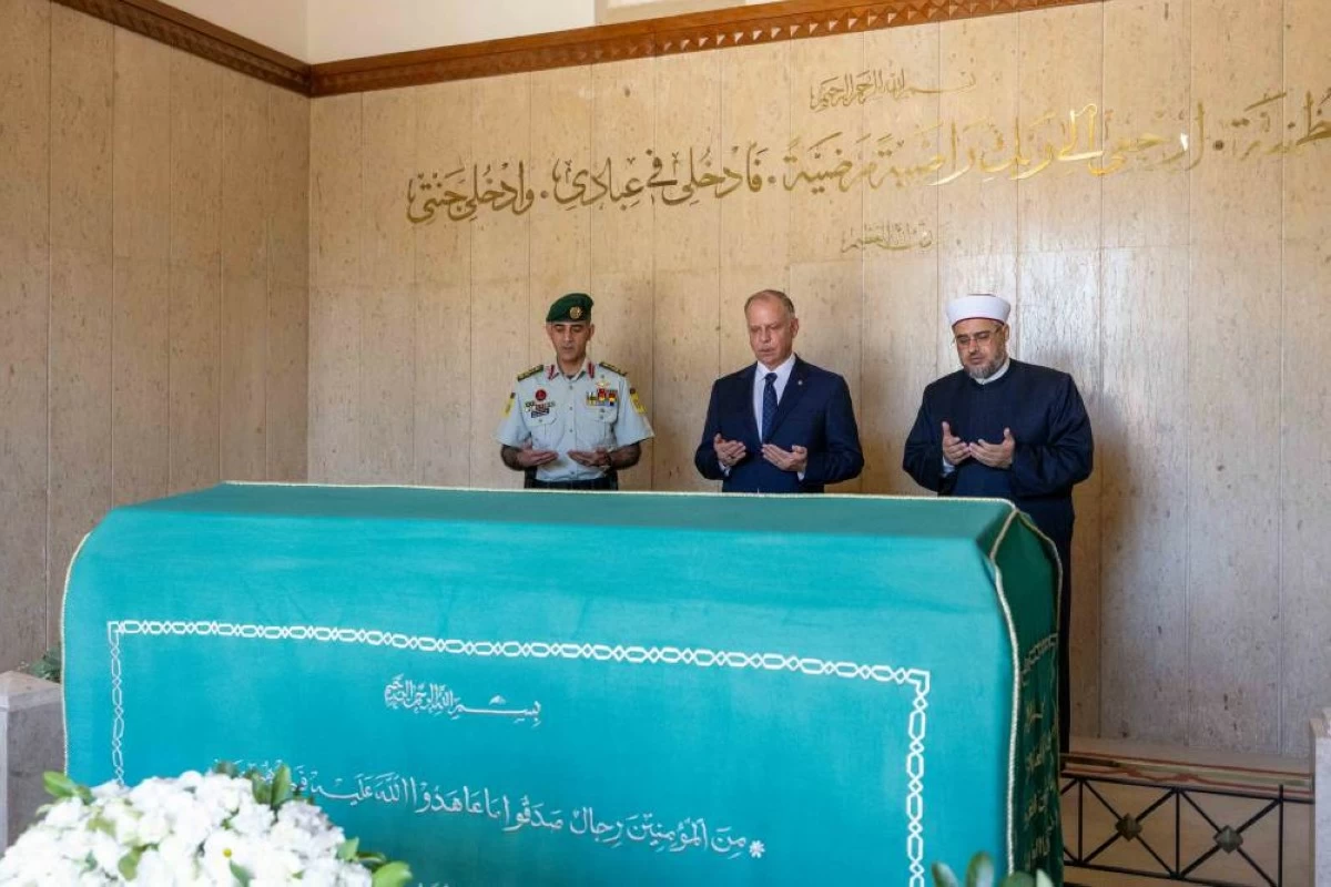 Prince Feisal visits tomb of King Abdullah I | Jordan Times