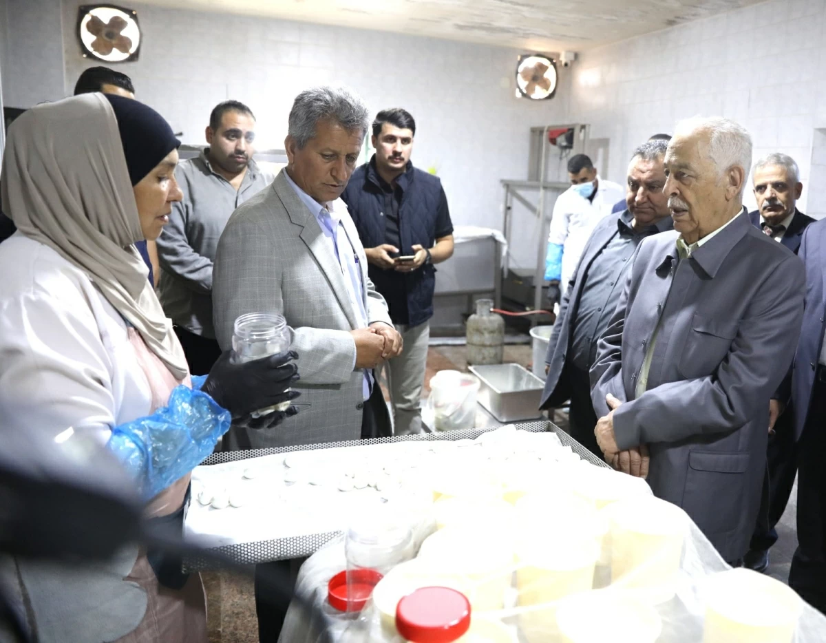 Issawi tours Royal initiative projects in Mafraq | Jordan Times