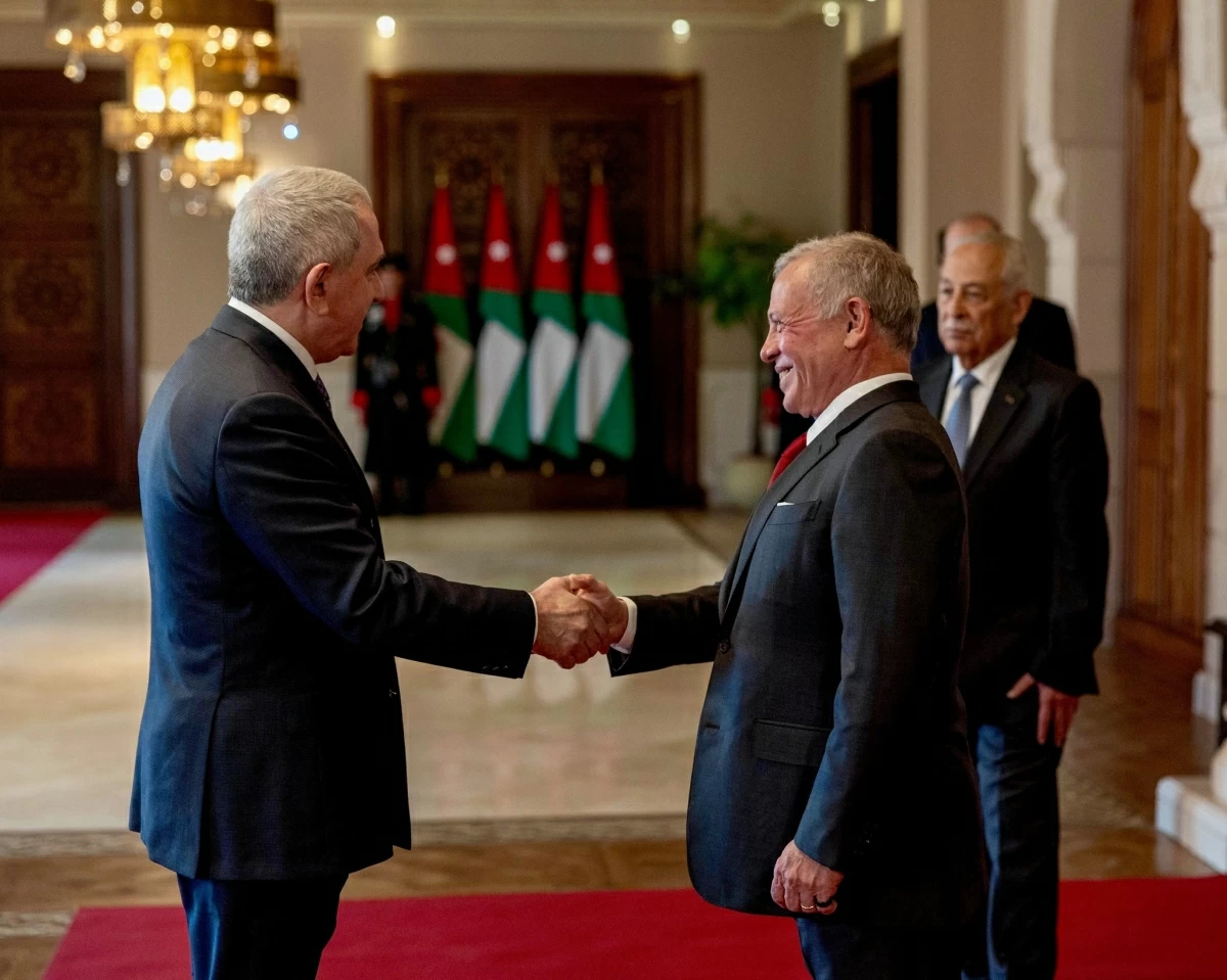 King accepts credentials of new ambassadors | Jordan Times