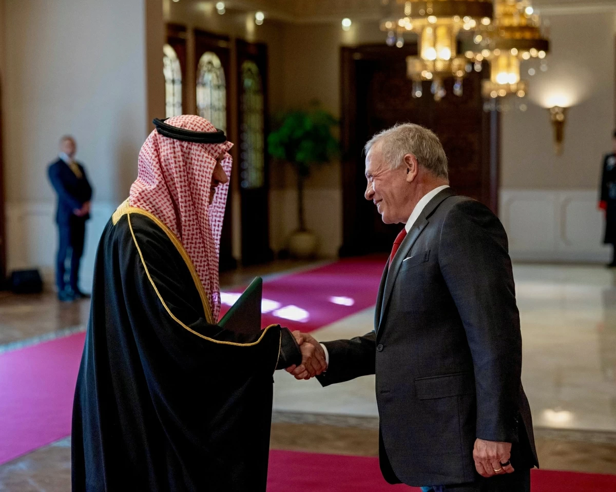 King accepts credentials of new ambassadors | Jordan Times